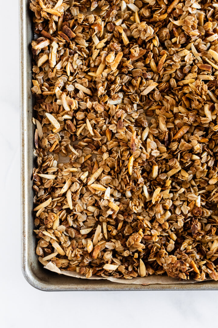 Easy Homemade Granola Recipe - Simple Everyday Recipes