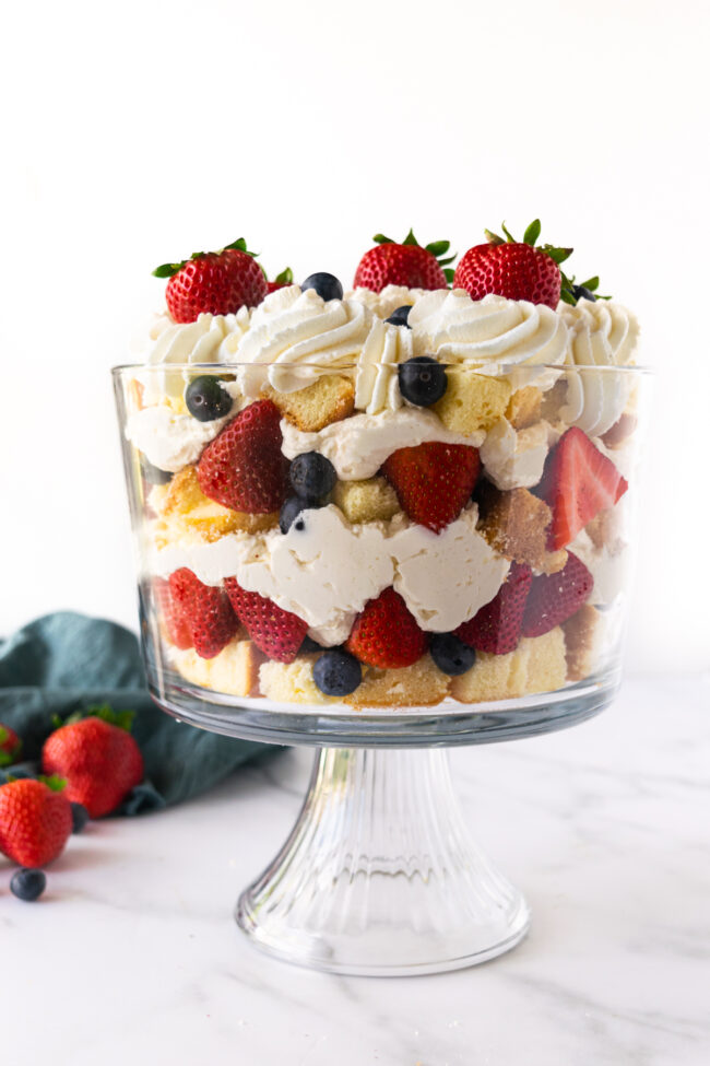 Easy Cheesecake Berry Trifle (No-Bake!)