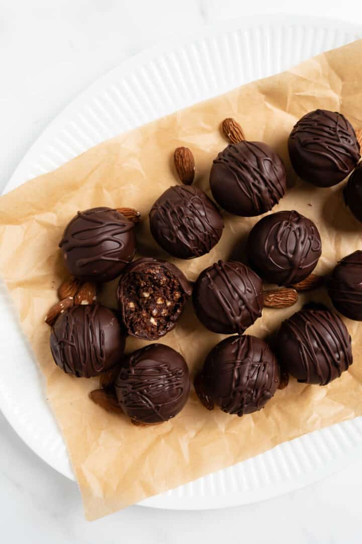 Date & Chocolate Almond Truffles - Simple Everyday Recipes